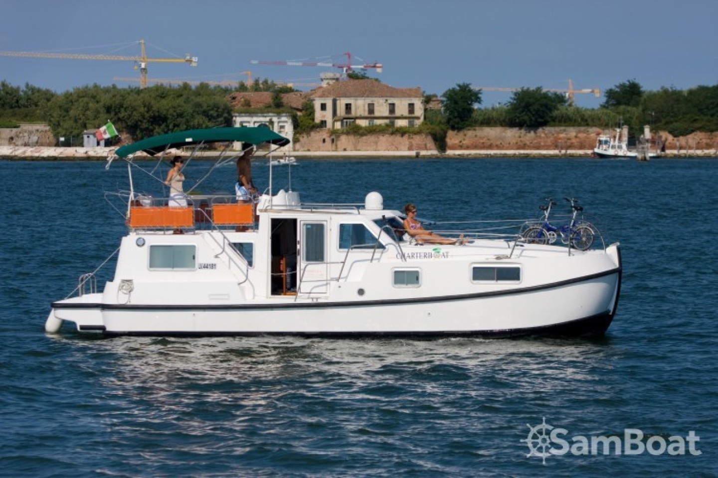 Hire a Canal boat Tip-Top TIP TOP in Chioggia (TIP TOP) | SamBoat