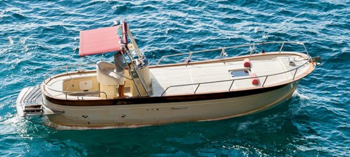 Hire a Motorboat Ferretti Bella Vita in Positano (Bella Vita) | SamBoat