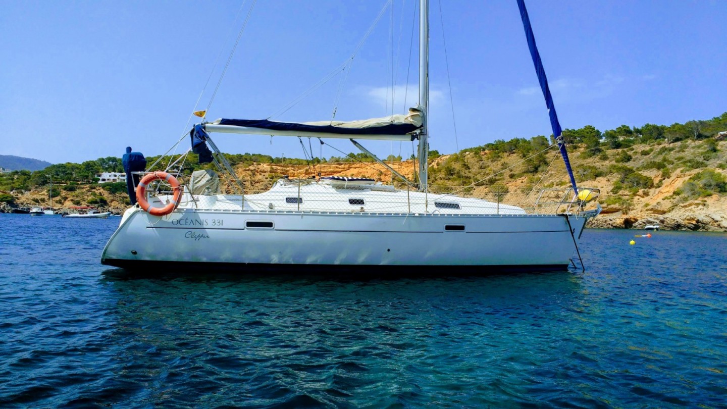 Hire a Sailboat Bénéteau Oceanis 331 Clipper in Ibiza Town (Belluguet tres) | SamBoat