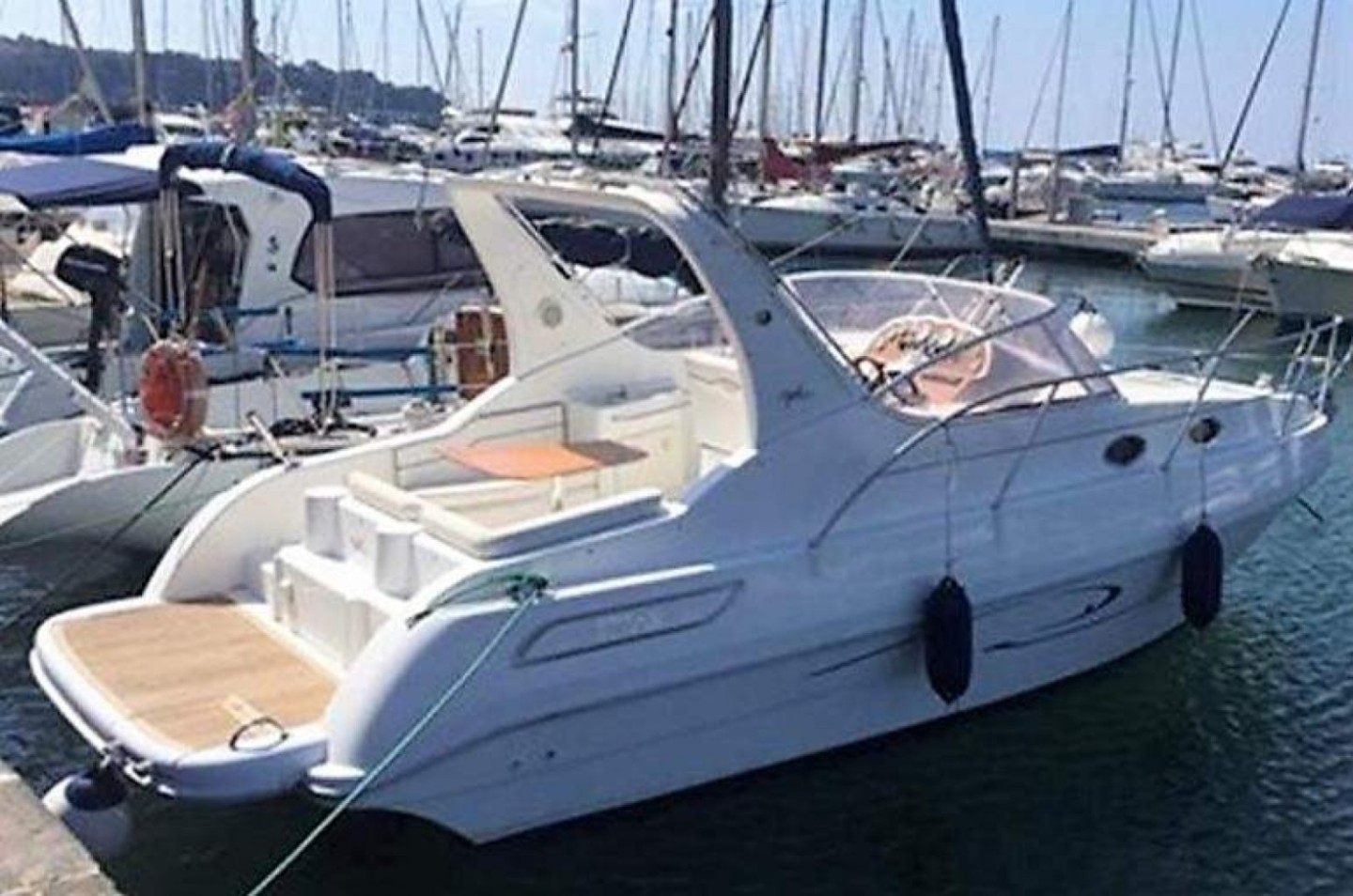 Hire a Motorboat Aquamar 28.5 in Palermo (Aquamar 28.5) | SamBoat