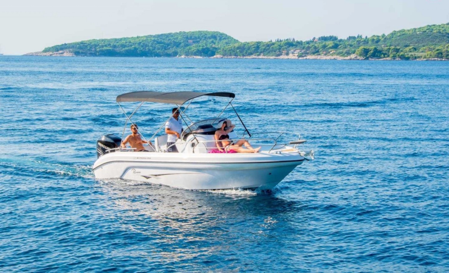 Hire a Motorboat Ranieri Shadow 22 in Kali (Ranieri Shadow 22) | SamBoat