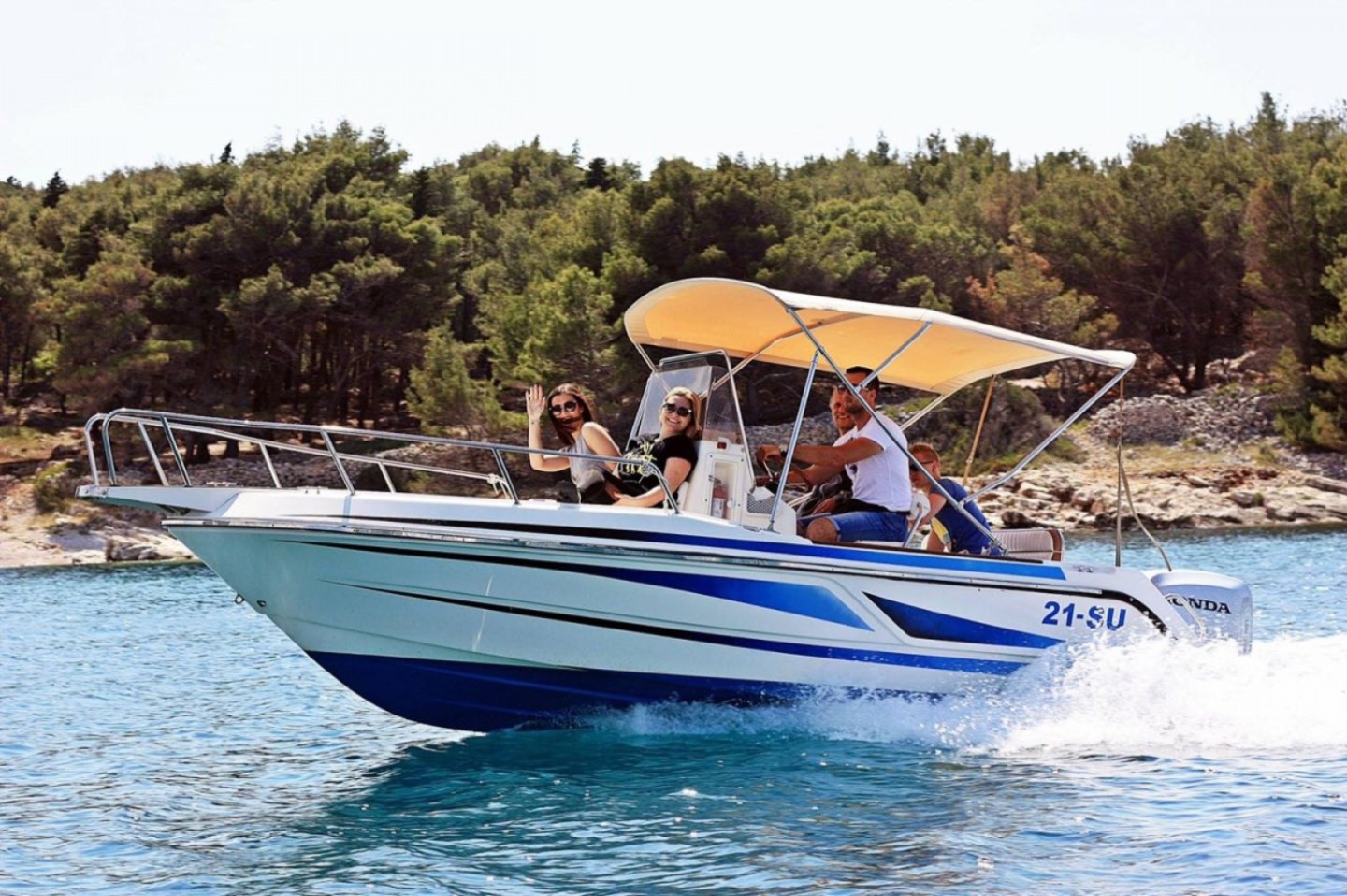 Hire a Motorboat Elan 20 CC in Supetar (ELAN ) | SamBoat