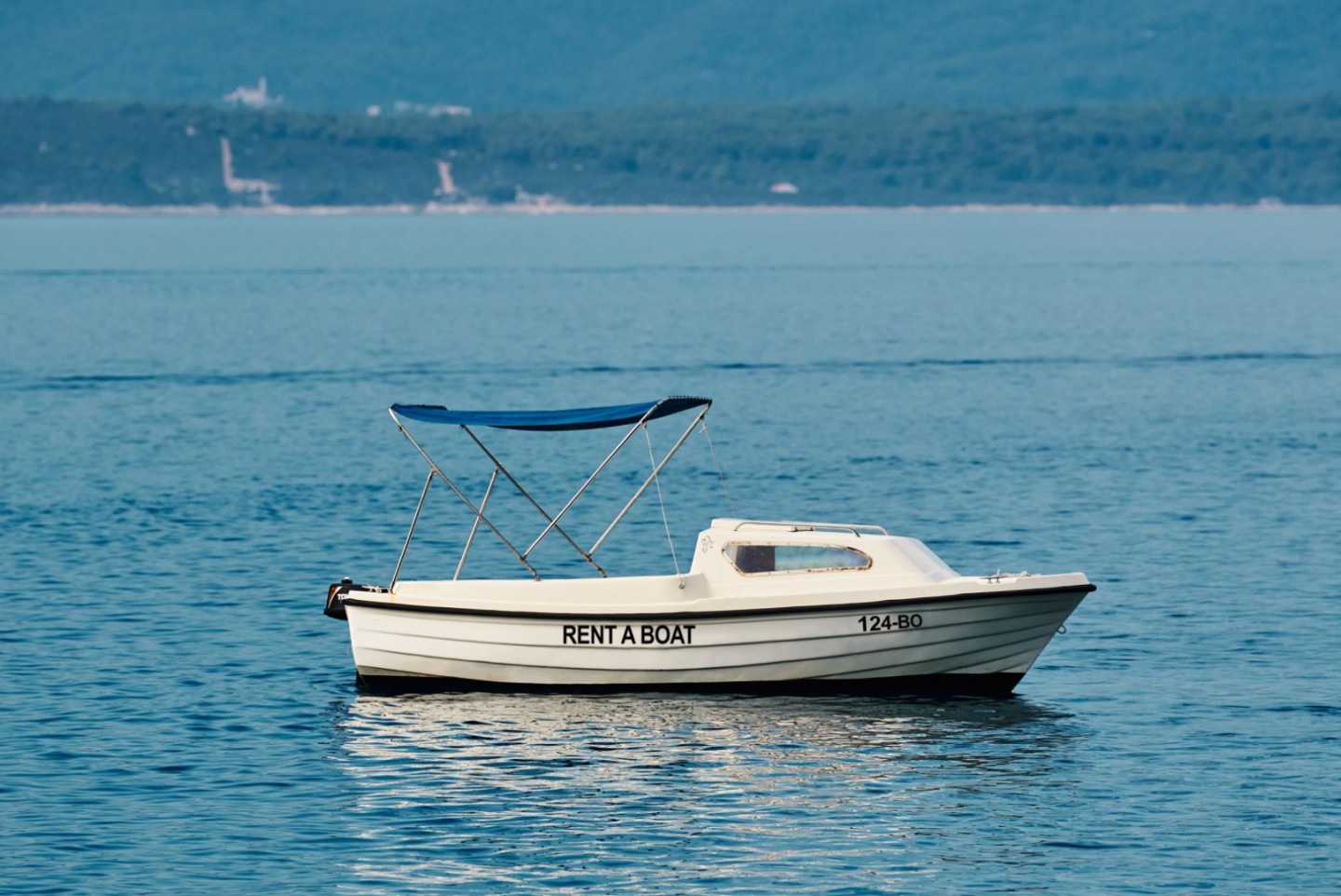Hire a Motorboat Ven 501k in Murvica (Ven 501k) | SamBoat