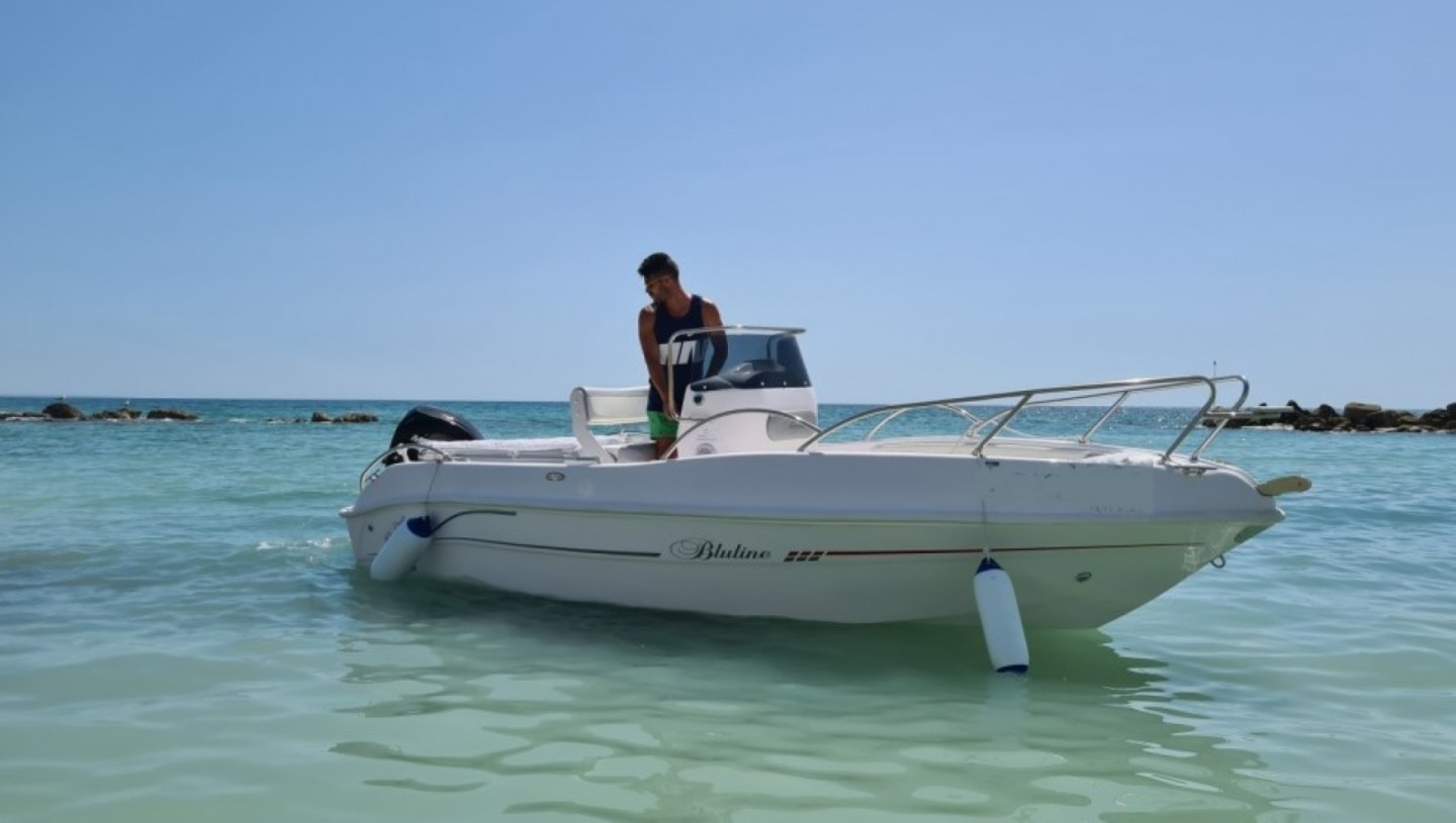 Hire a Motorboat Bluline 19 Ft Open in Marina d'Avola (Bluline 19 ...