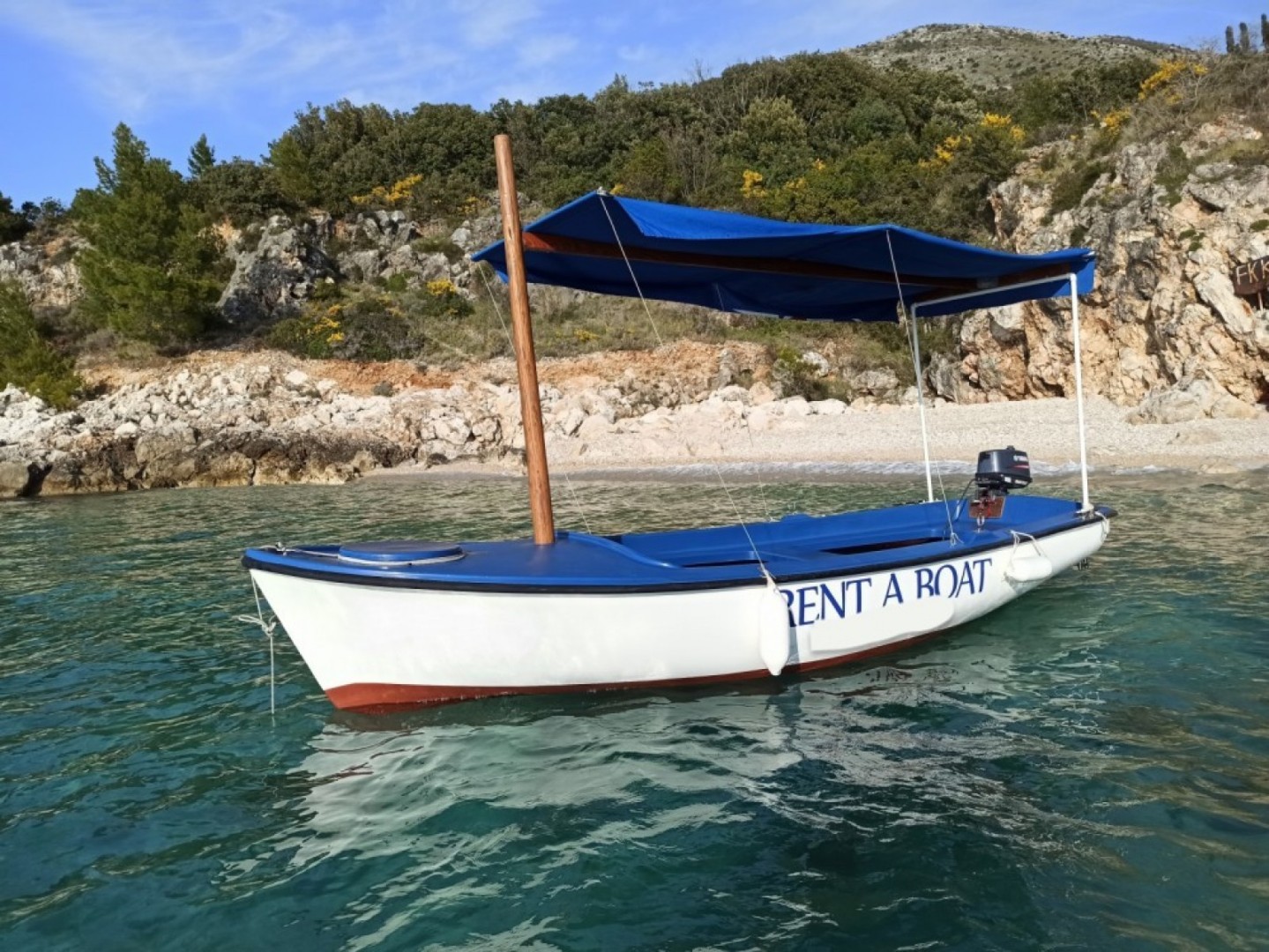 Hire a Motorboat Elan Pasara 490 in Cavtat | SamBoat