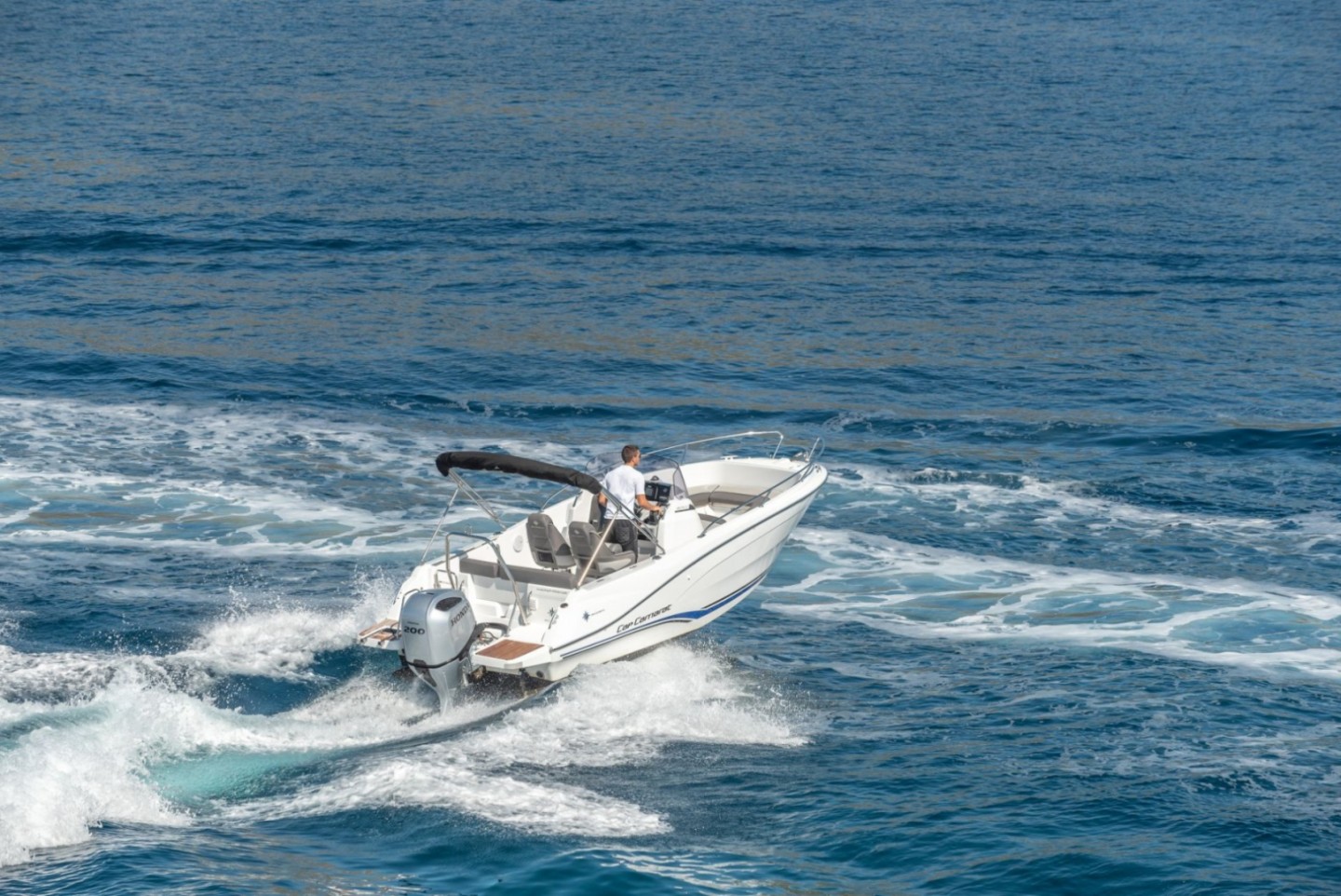 Hire a Motorboat Jeanneau Cap Camarat 6.5 CC Serie 3 in Trogirski Zaliv ...
