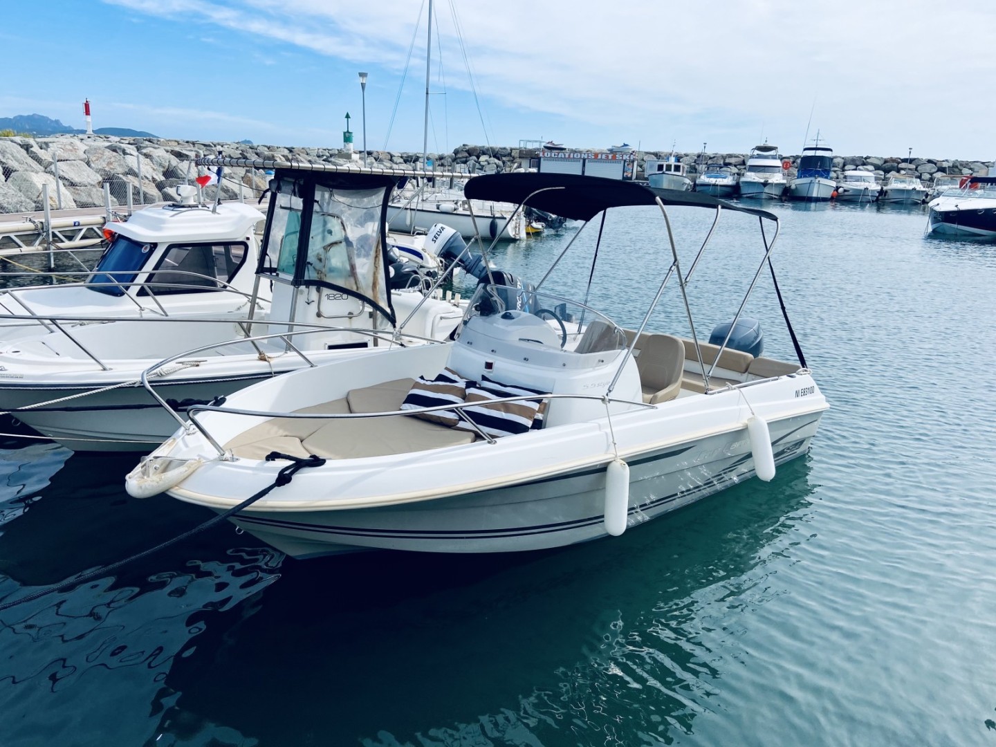 Hire a Motorboat Quicksilver Activ 535 Open in Saint-Aygulf | SamBoat