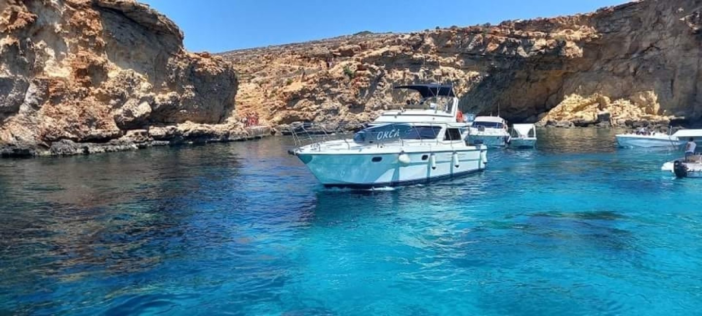 Hire a Motorboat Princess 415 in Ċirkewwa | SamBoat