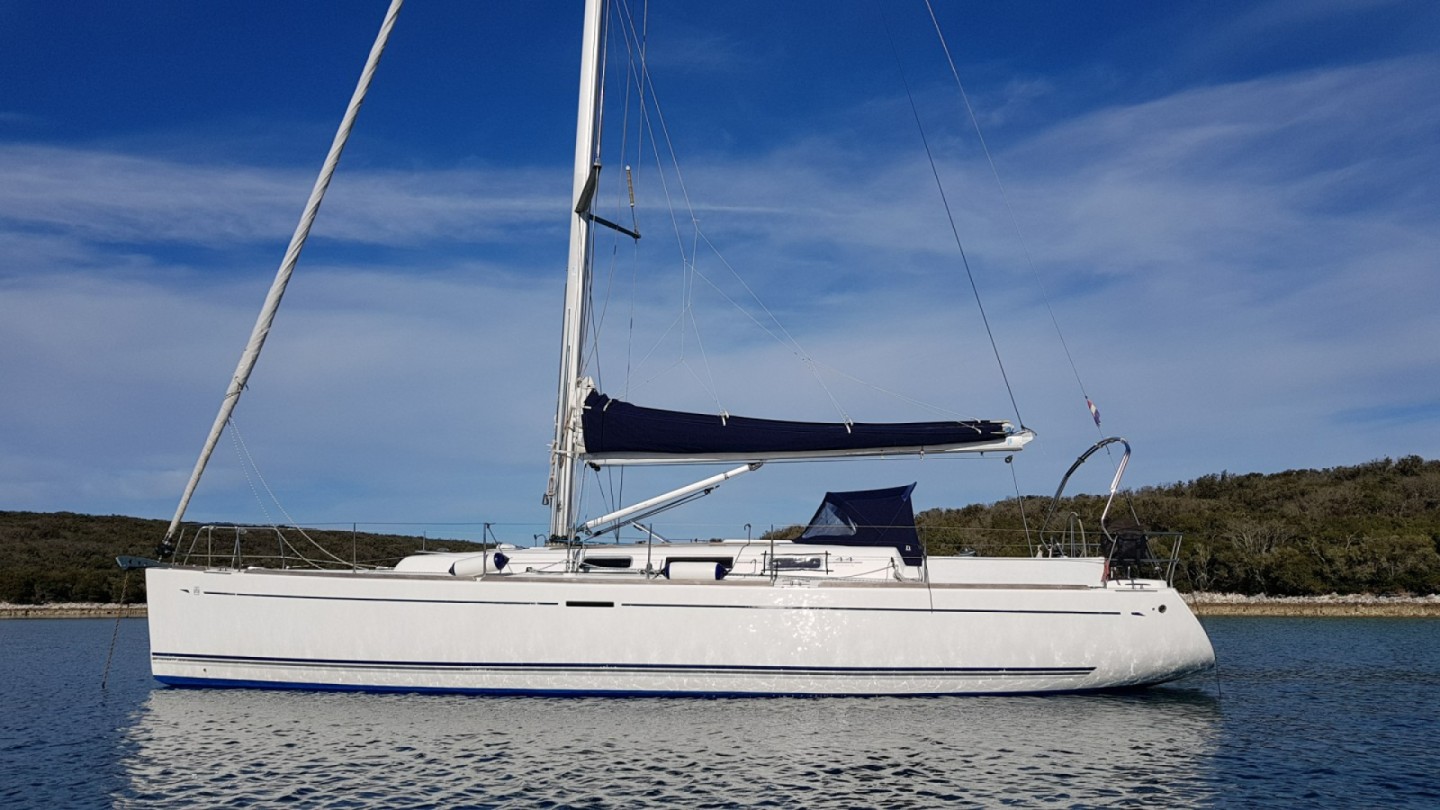 Hire a Sailboat Dufour 44 Performance in Marina de Palamós | SamBoat