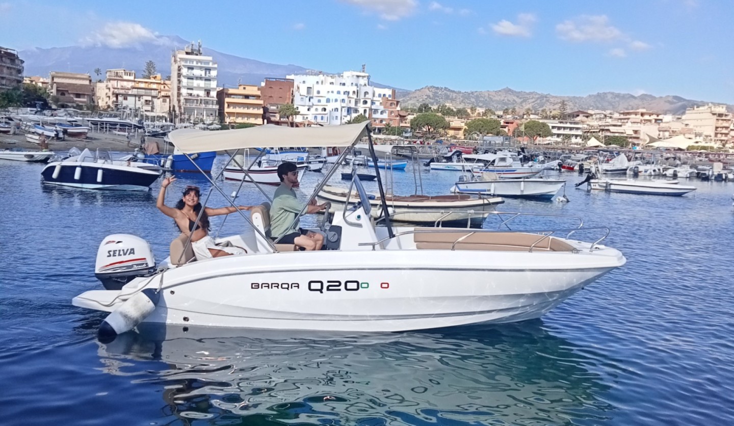 Hire a Motorboat Barqa Q20 in Taormina (Q20) | SamBoat
