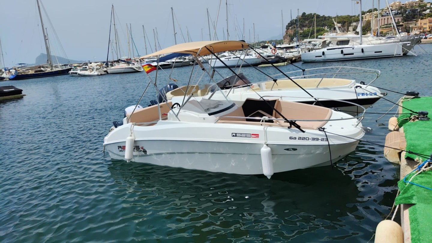 Hire a Motorboat Remus 525 SC in Altea (PONENT) | SamBoat