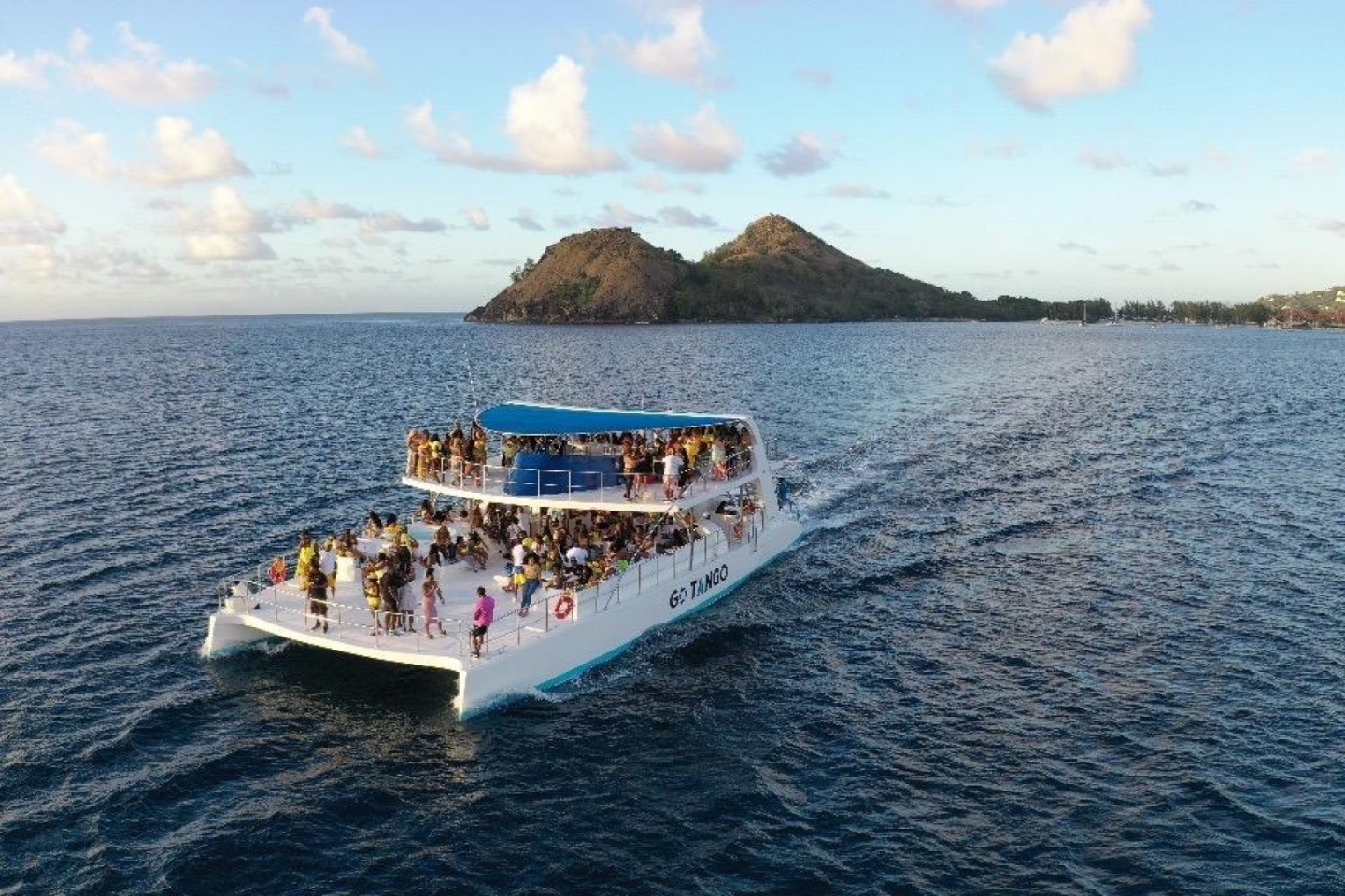 Hire a Catamaran Elos Marine 78ft Elos in Rodney Bay (Go Tango) | SamBoat