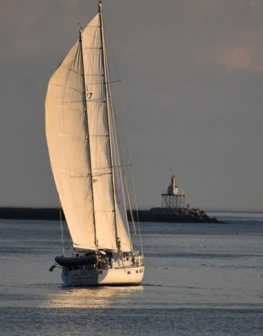 Hire a Sailboat Sundeer Pilothouse Ketch in Gloucester (Artemis) - SamBoat