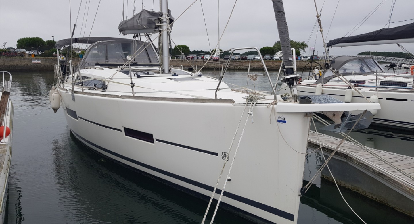 Hire a Sailboat Dufour 382 Grand Large in Larmor-Plage (Gabul 2) | SamBoat