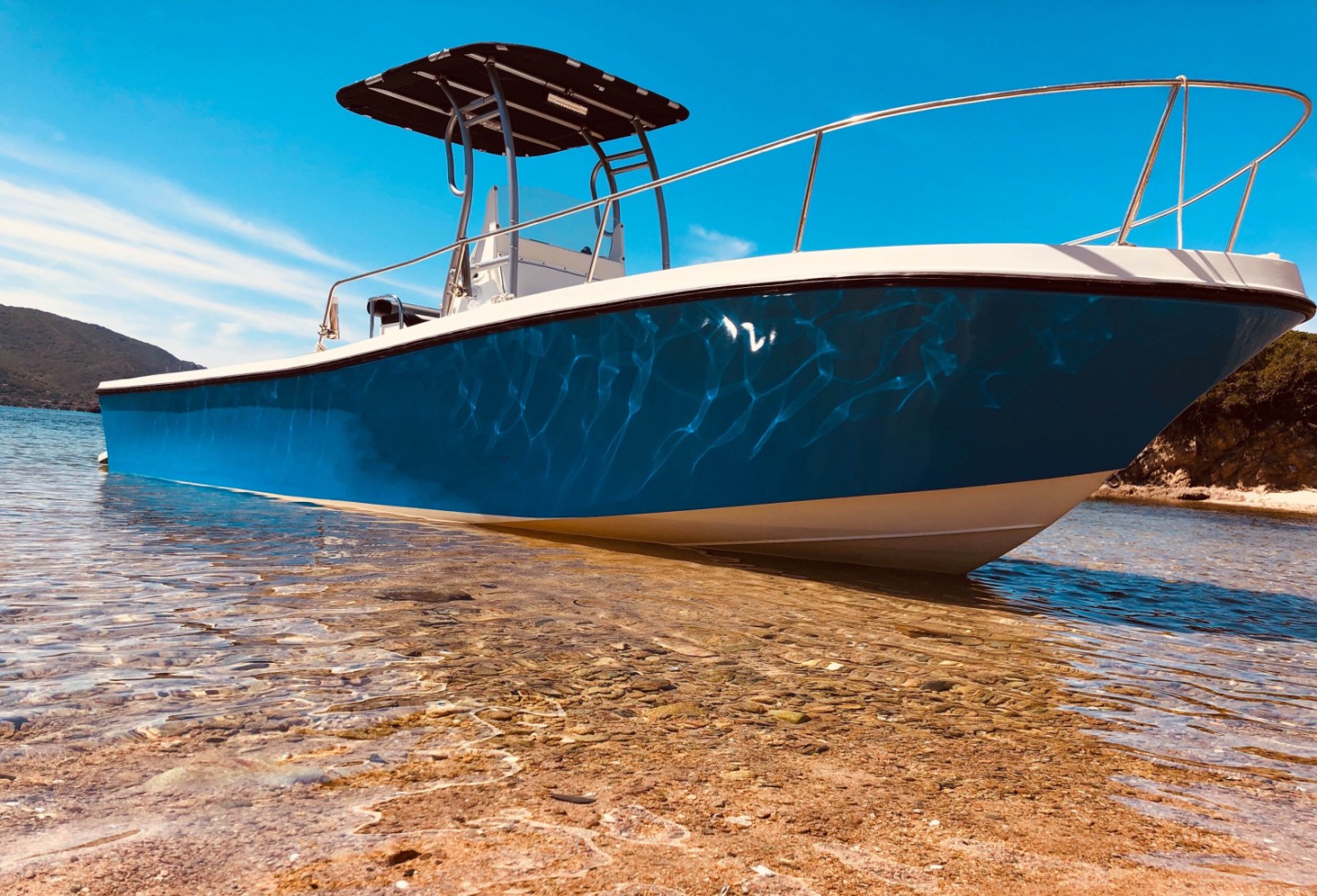 Hire a Motorboat Mako 260 in Bonifacio (PÉLICAN) | SamBoat