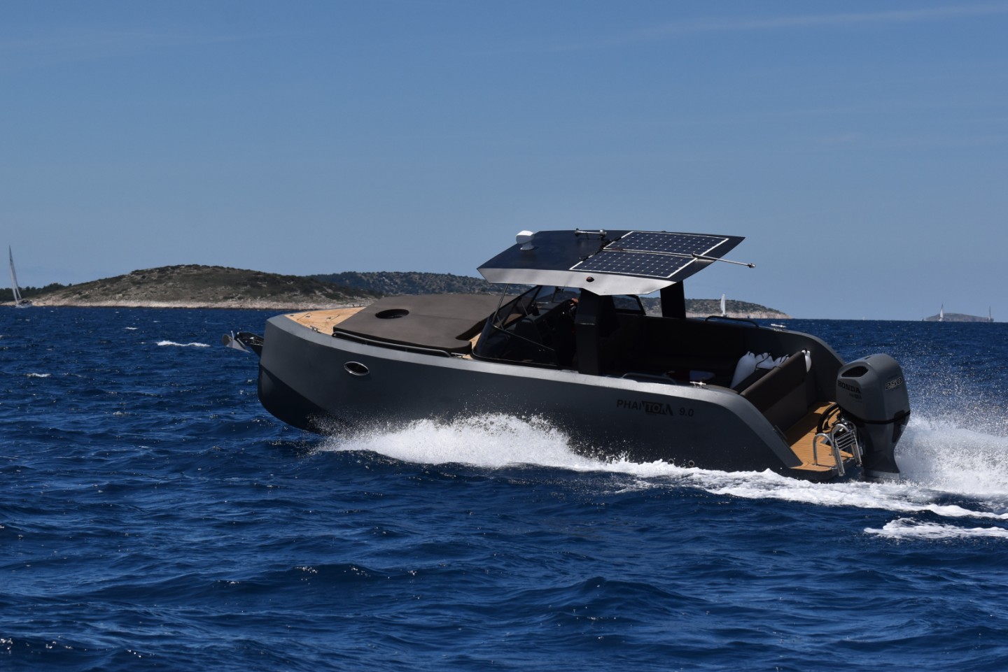 Hire a Motorboat Phantom yachts Phantom 9.0 T TOP in Split (Phantom 9.0 ...