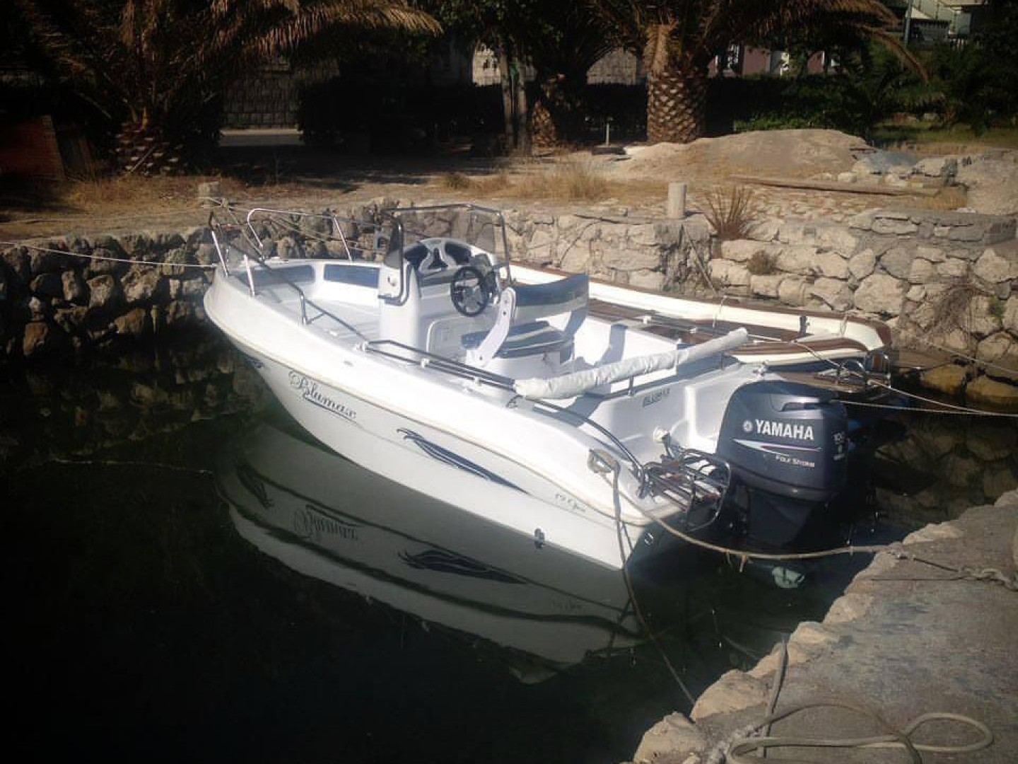 Hire a Motorboat Blumax 19 Pro in Livorno (Beaje - Diva) | SamBoat