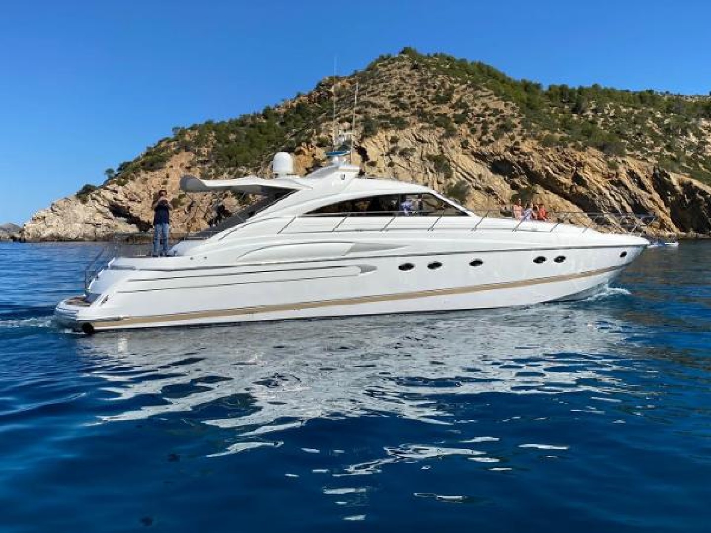 Hire a Luxury Yacht Princess V65 in Antibes (PURA VIDA) | SamBoat