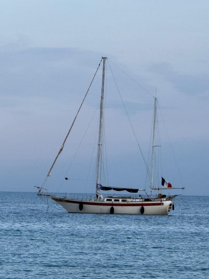 Hire a Sailboat Formosa in Cannes (Sunshine IV) | SamBoat