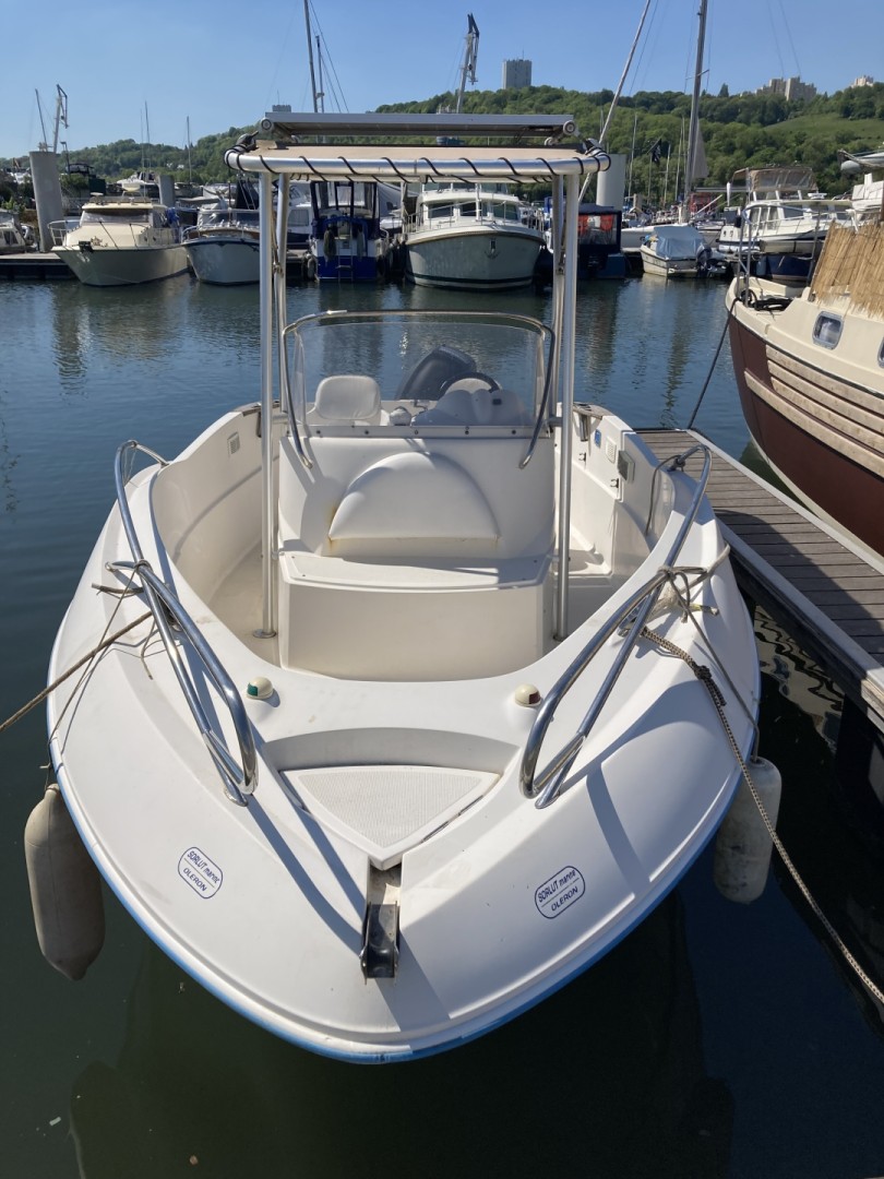 Hire a Motorboat Quicksilver 635 WA Commander in Rouen (ROXY) | SamBoat
