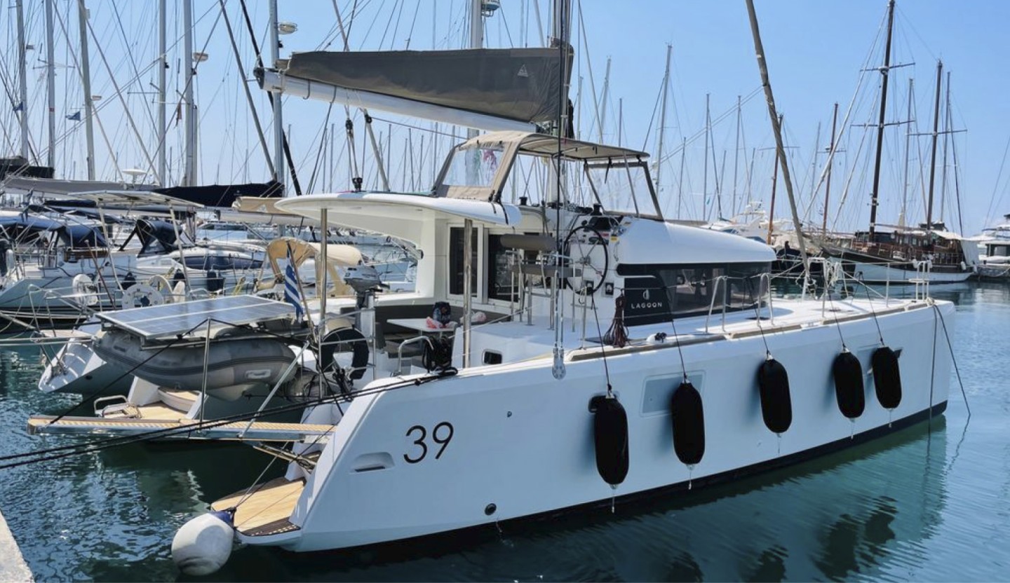 Hire a Catamaran Lagoon 39 in Ibiza Town (LaNena) | SamBoat