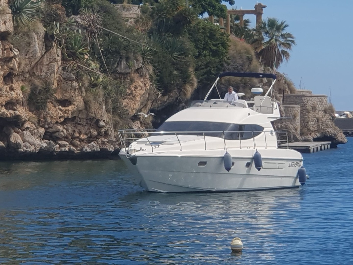 Hire a Motorboat Azimut 36 Fly in Palermo (Azimut 36 fly) | SamBoat