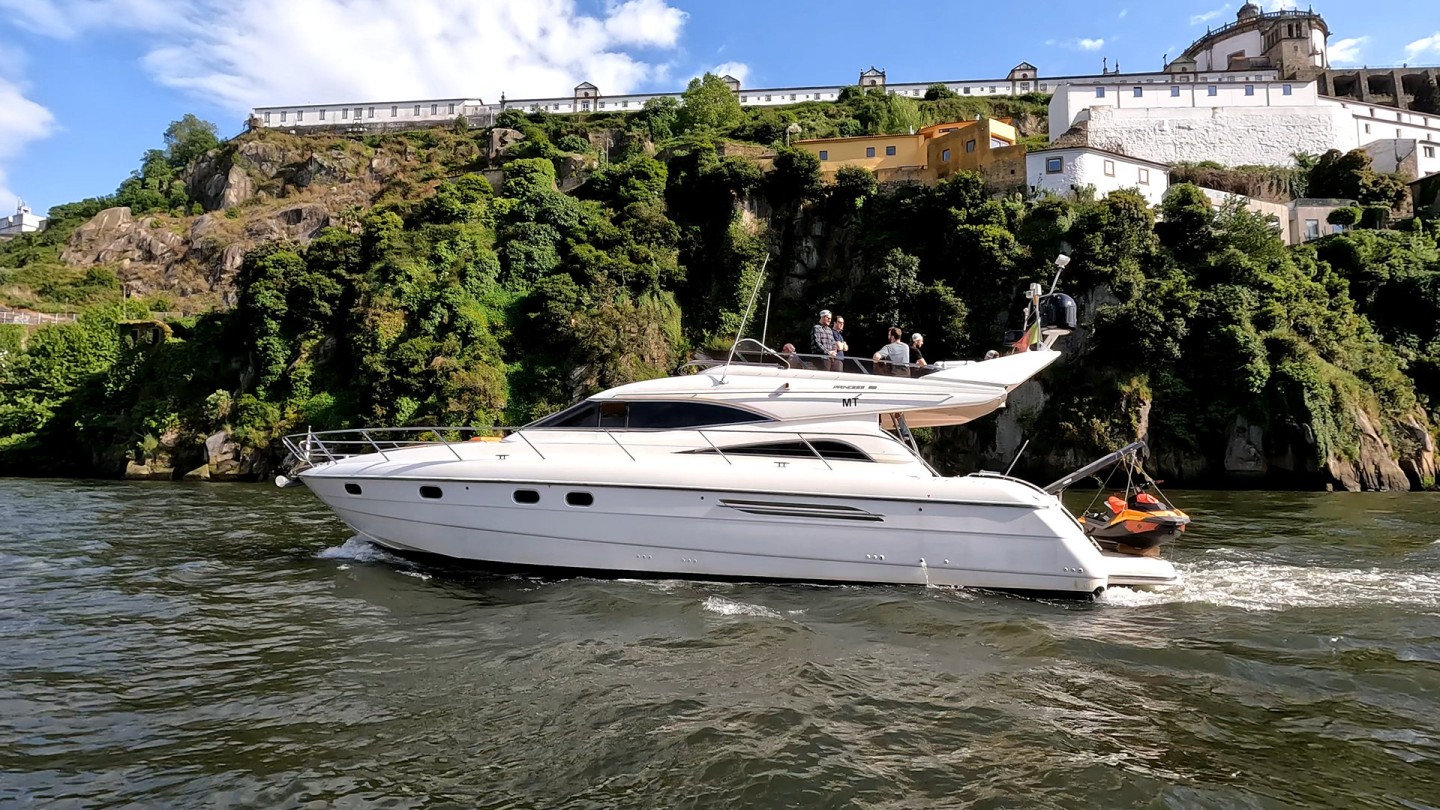 Hire a Motorboat Luxurious Private Boat Tour with Orcinus 17m in Porto ...