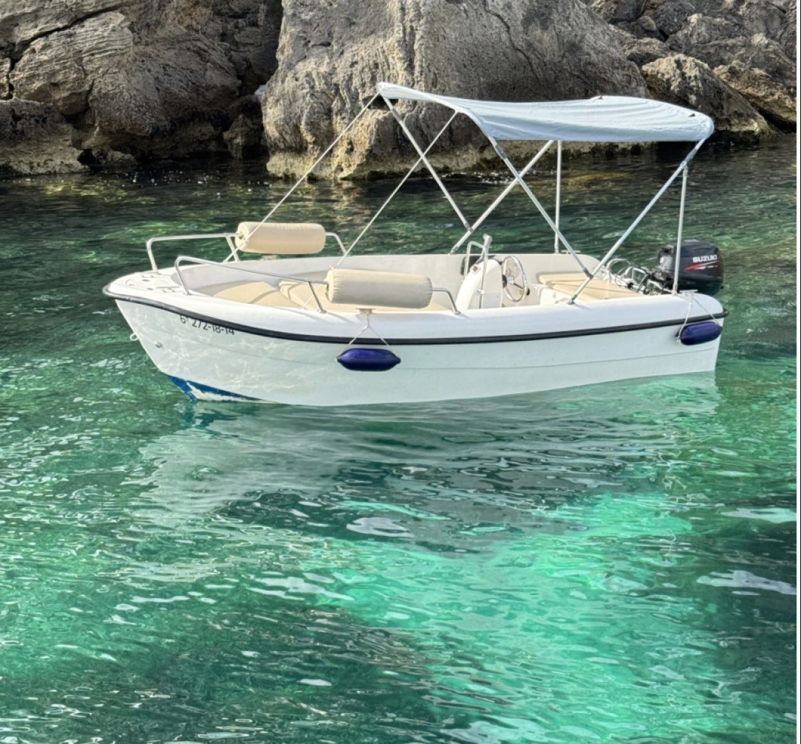 Hire a Motorboat Estable 400 Consola in Santa Ponsa (BANDIDA) | SamBoat