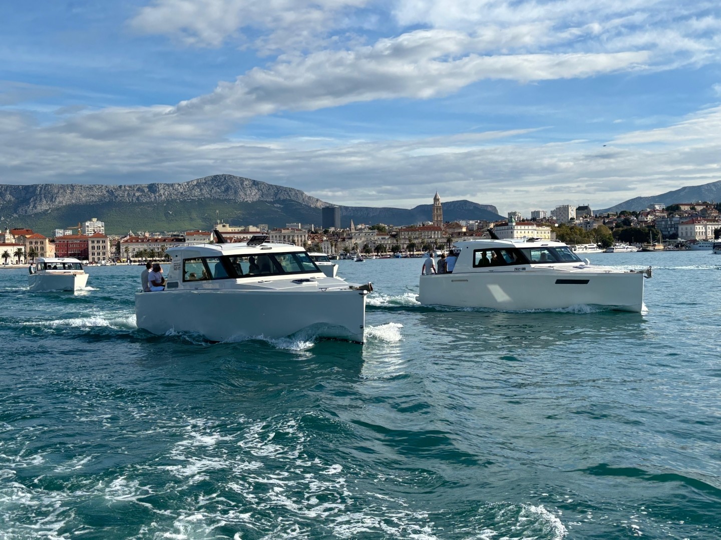 Hire a Luxury Yacht Aliskaf37 in Split | SamBoat