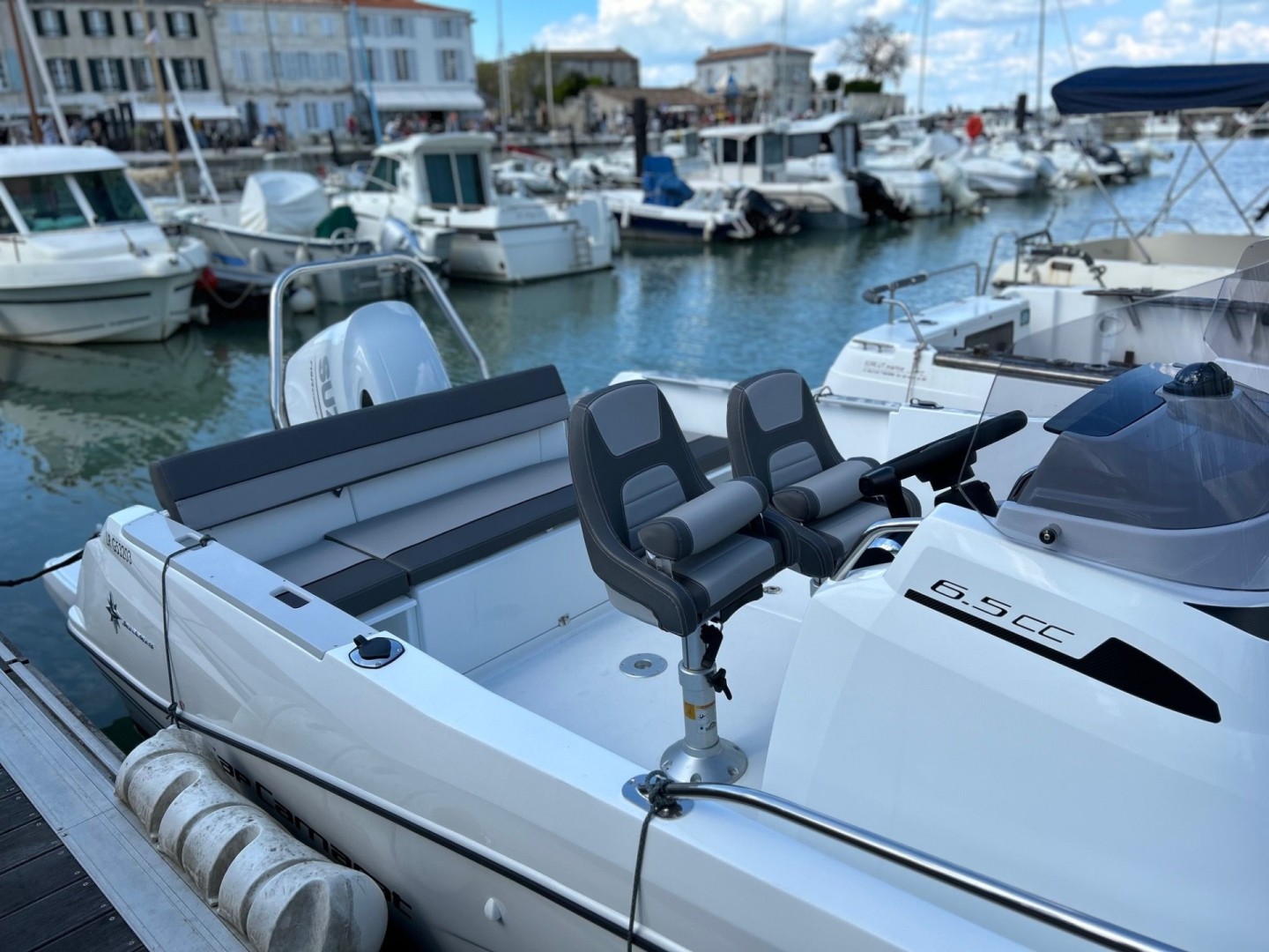 Hire a Motorboat Jeanneau Cap Camarat 7.5 CC Serie 3 in La Flotte ...