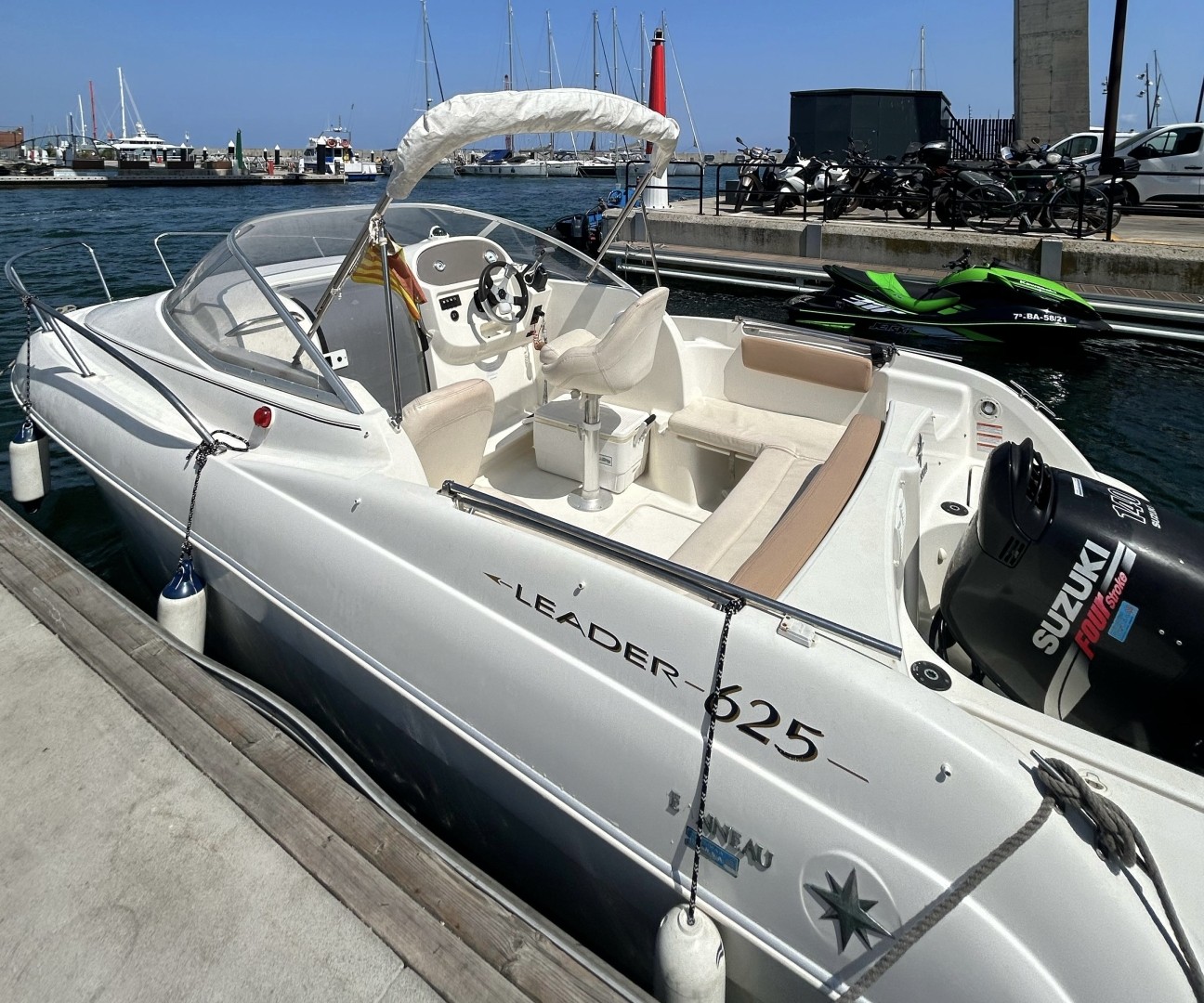 Hire a Motorboat Jeanneau Leader 625 in l'Escala (La Encina) | SamBoat