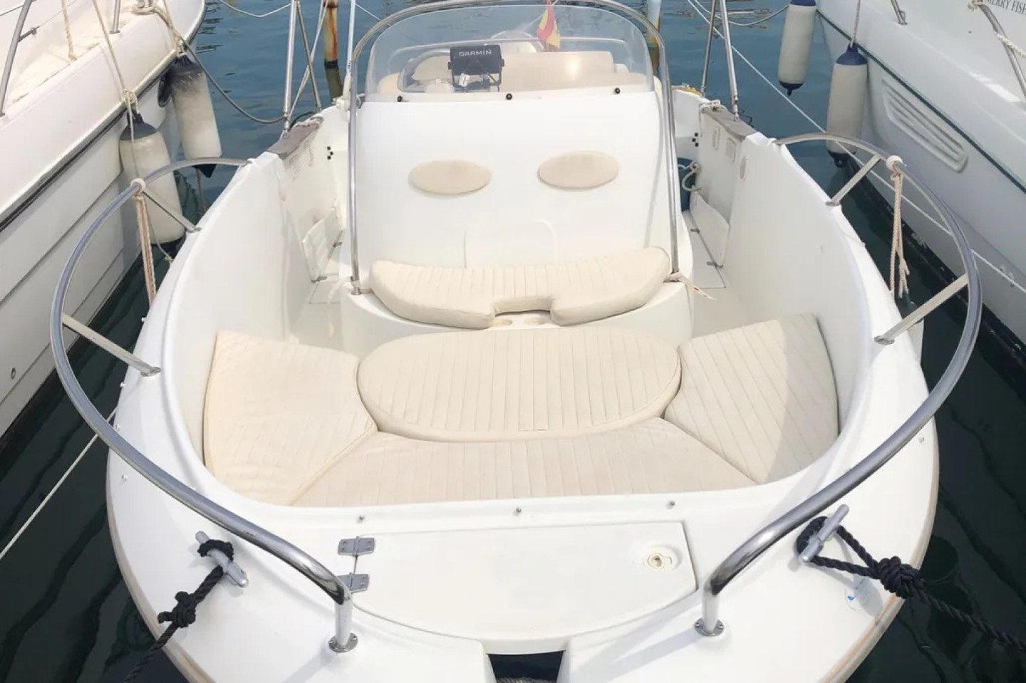 Hire a Motorboat Ranieri Shadow 22 S in Cannes | SamBoat