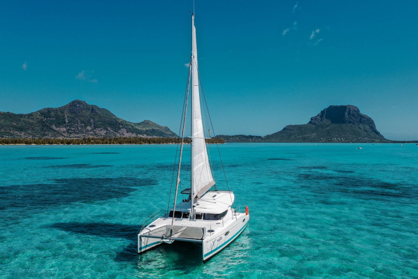 Hire a Catamaran Fountaine Pajot Mahe 36 in Baie du Tamarin (C'est La ...