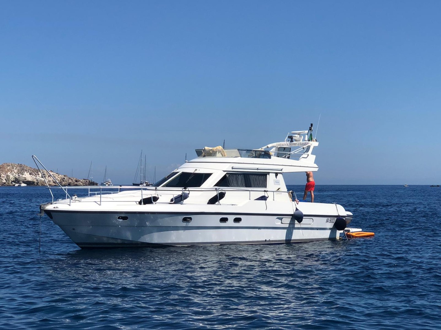 Hire a Motorboat Comar Clanship 34 fly in Procida | SamBoat