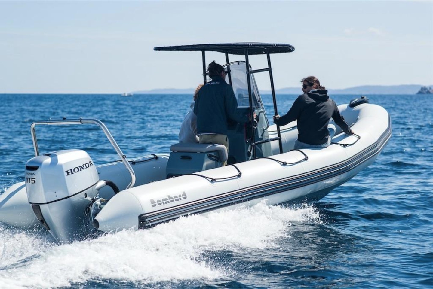 Hire a Motorboat 7 BOMBARD EXPLORER 600 NEO in Arzon (spirit 2) | SamBoat