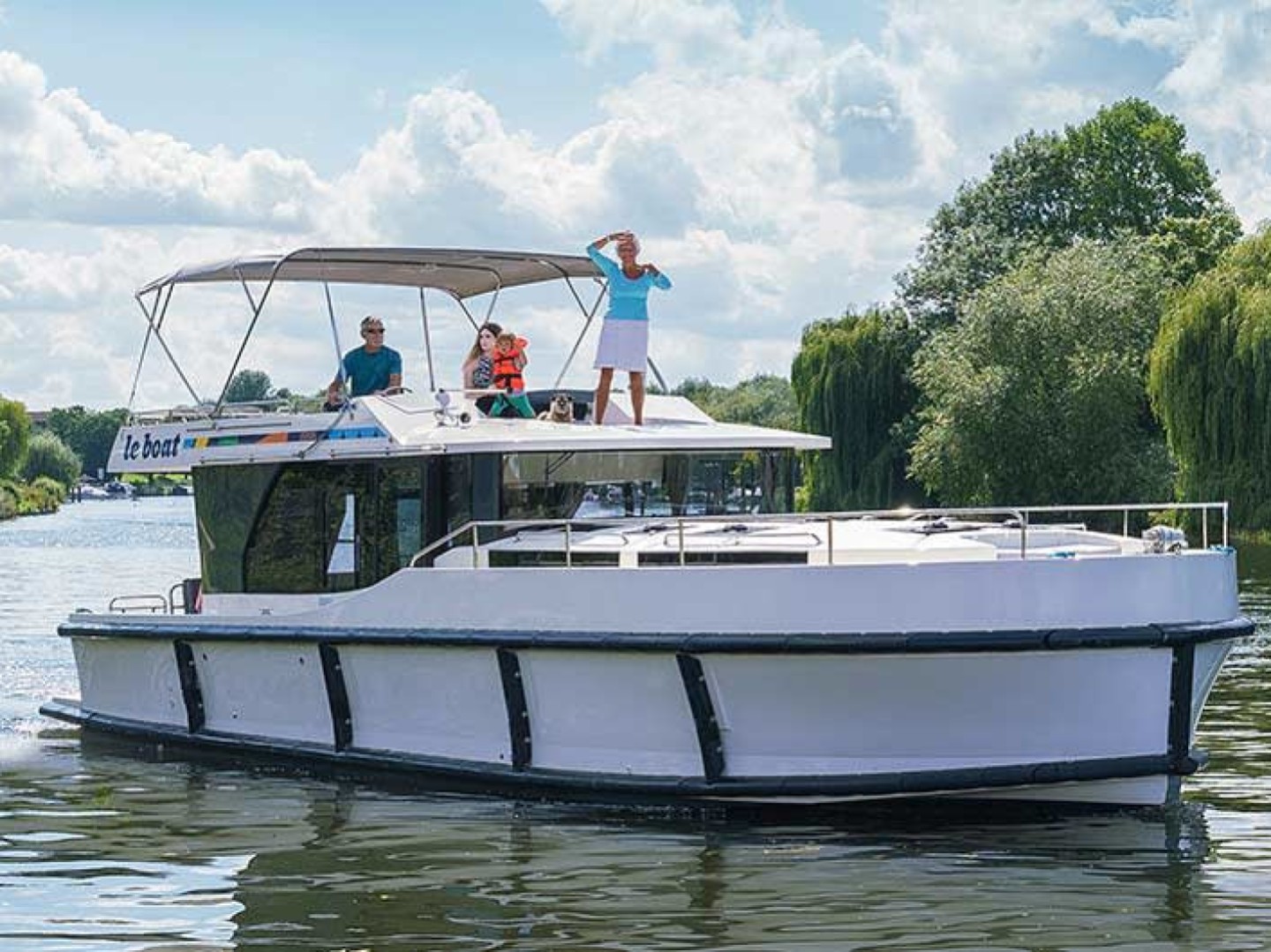 Hire a Motorboat Le Boat Horizon 4 in Carrick-on-Shannon | SamBoat