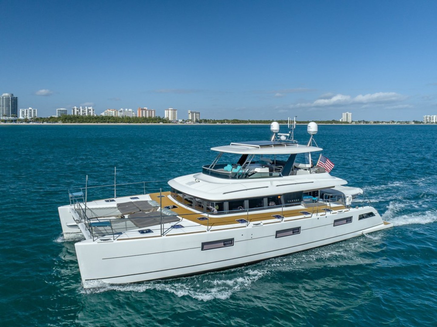 Hire a Luxury Yacht Lagoon 63' Catamaran in Miami Beach | SamBoat