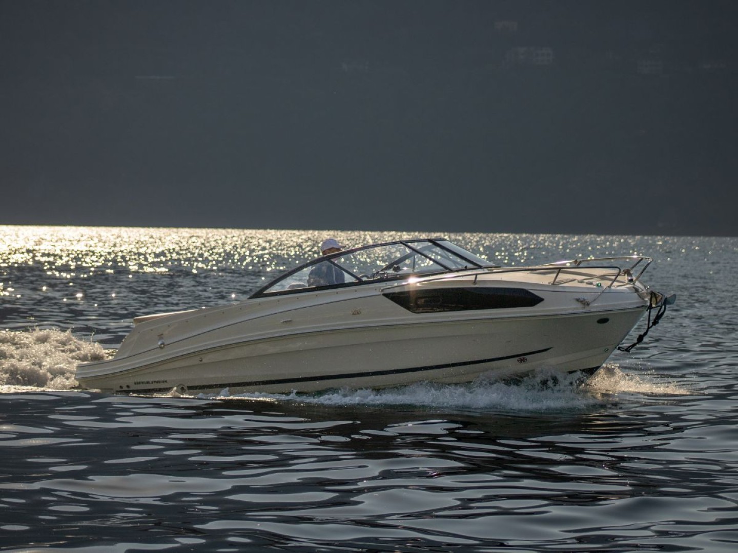 Hire a Motorboat Molinari Airon Marine 25 Mastercraft in Bellagio | SamBoat