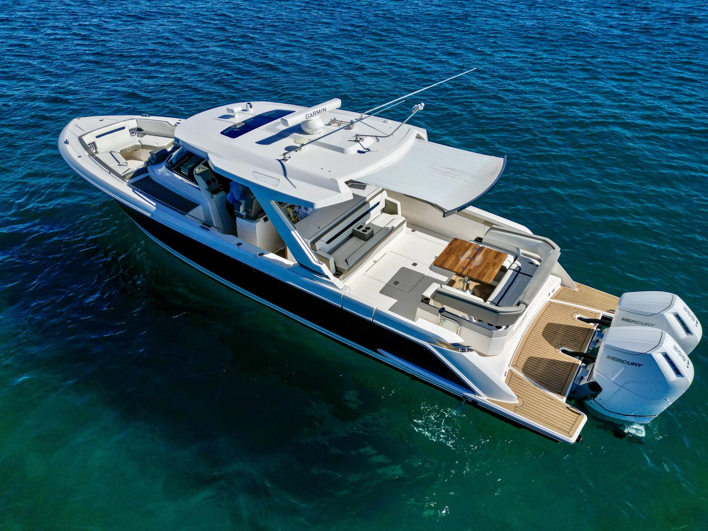 Hire a Luxury Yacht Tiara 43LS in West Palm Beach (THE BLUE TIARA 43LS ...