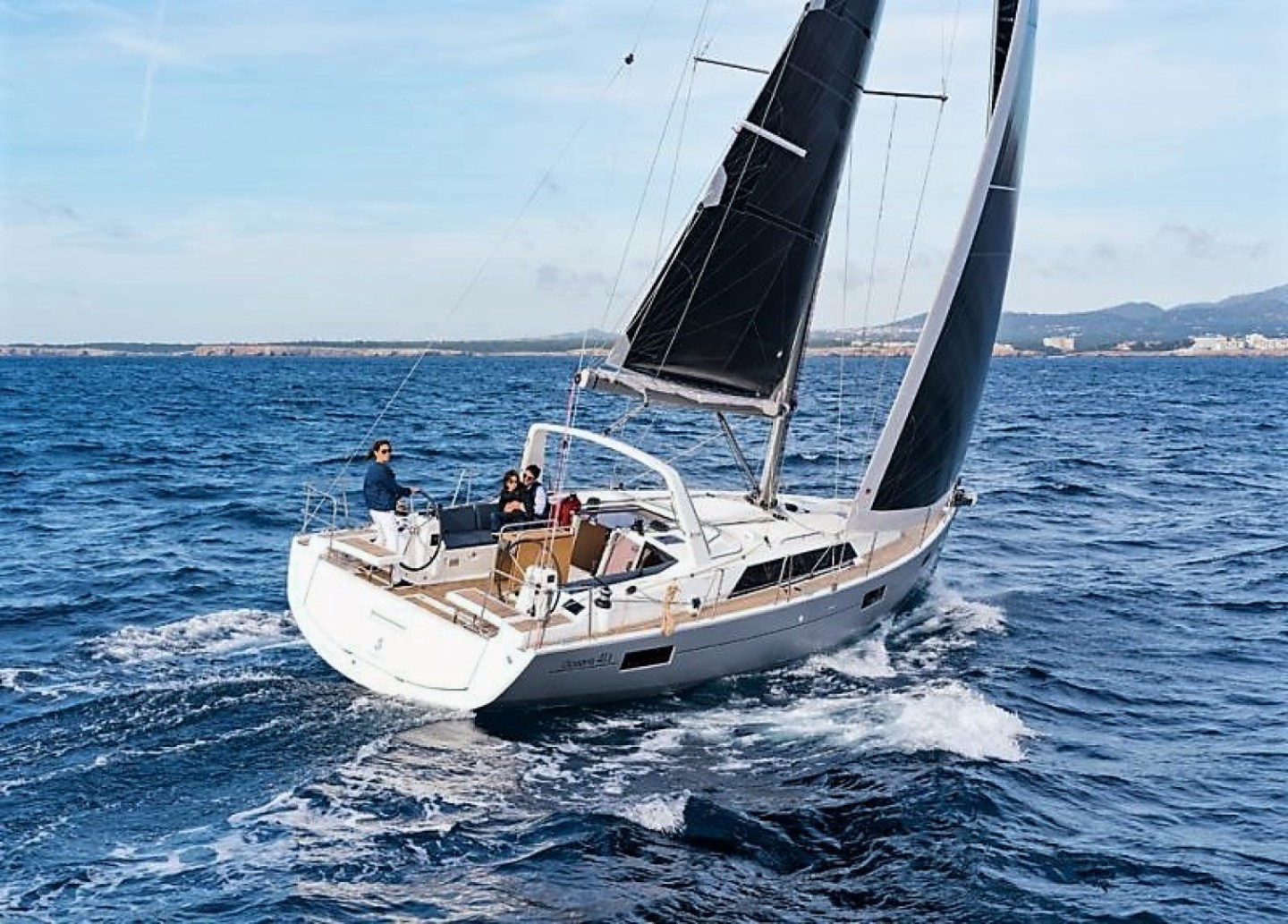 Hire a Sailboat Bénéteau Oceanis 41.1 in Gouvia (MARISOL ) | SamBoat