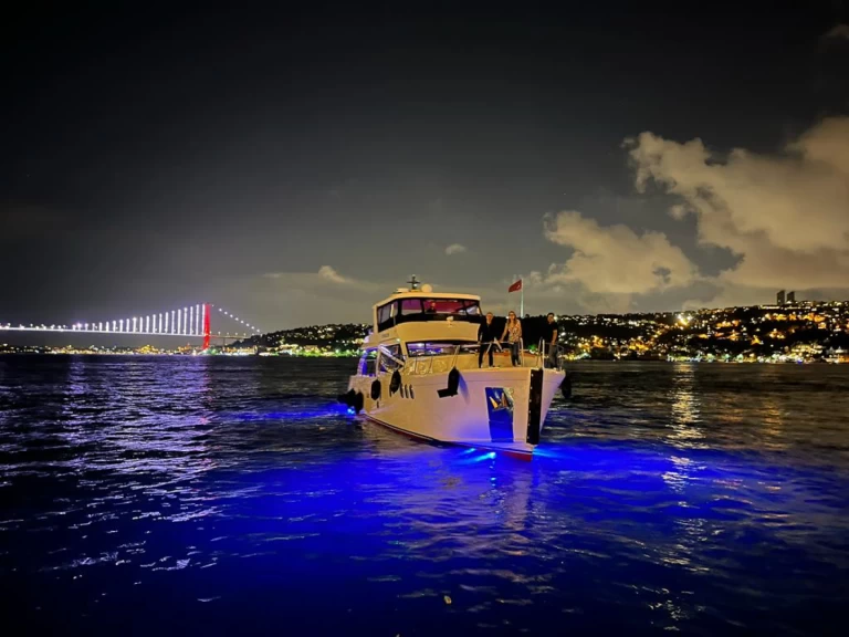 Hire a Motorboat Motoryacht in İstanbul (Defne Sultan) | SamBoat