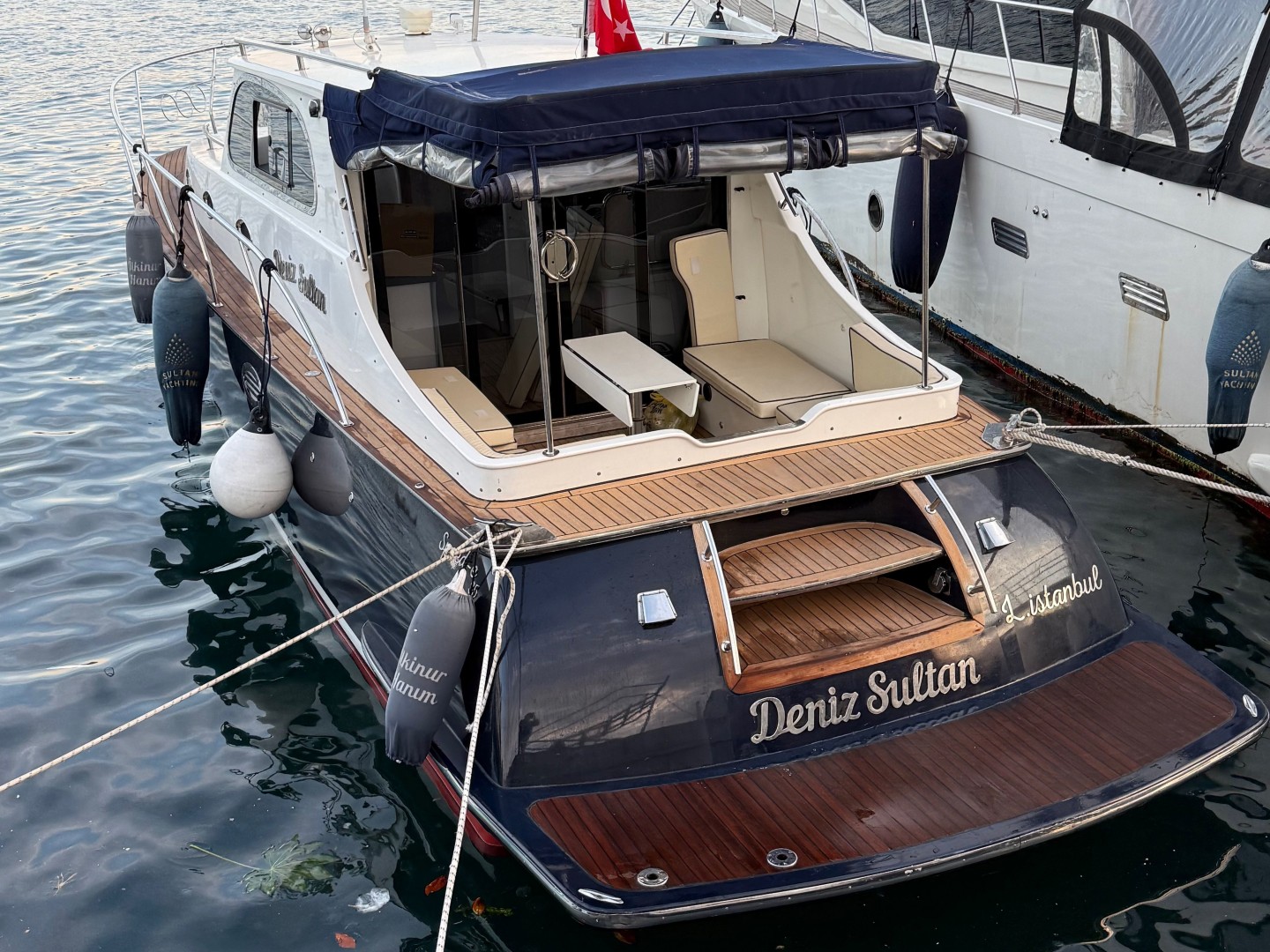 Hire a Motorboat Motoryacht in İstanbul (Deniz Sultan) | SamBoat