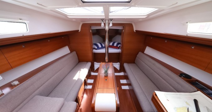 Dufour 350 Grand Large - Specs, layout & video | SamBoat