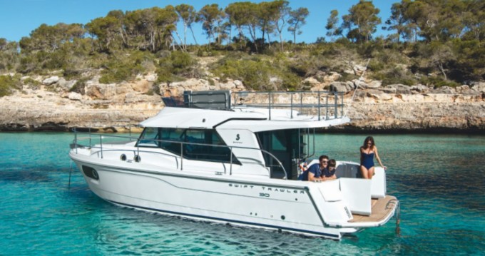 Swift Trawler 30 - Specs, layout & video | SamBoat