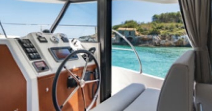 Swift Trawler 30 - Specs, layout & video | SamBoat